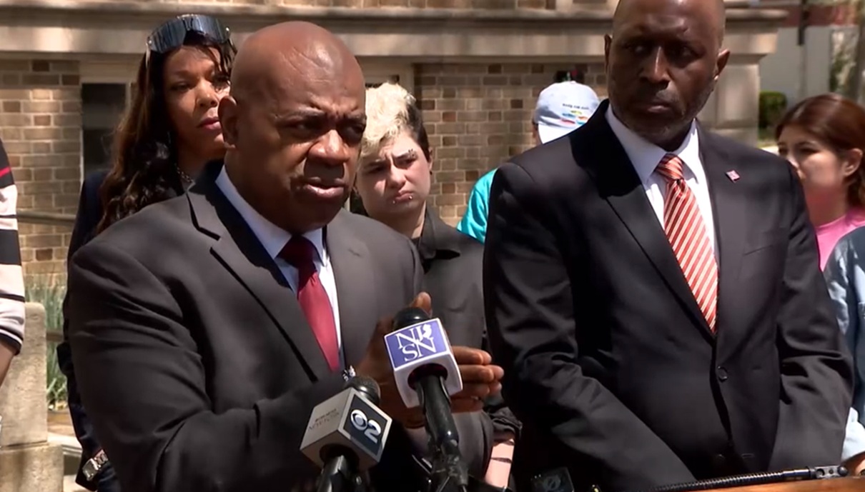 Mayor Ras Baraka launches scathing attack ad against establishment ...